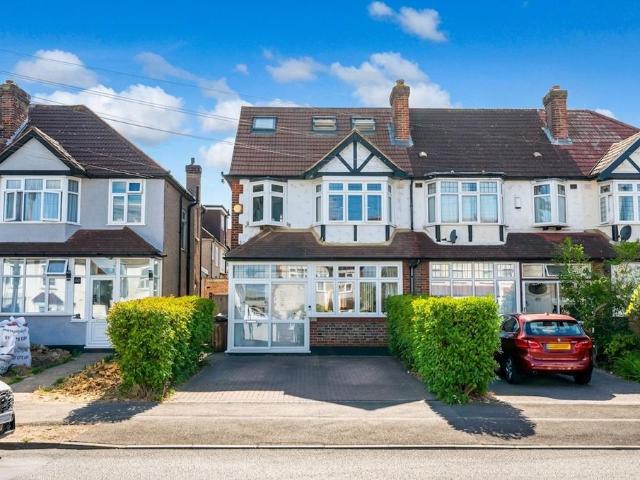 4 bedroom end of terrace house for sale