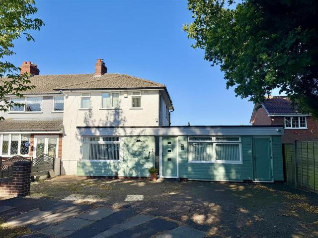 4 bedroom end of terrace house for sale