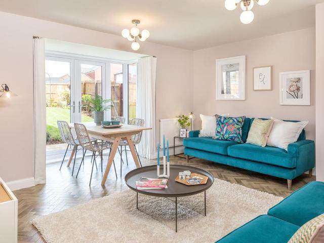 4 bedroom end of terrace house for sale