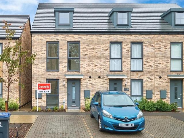 4 bedroom end of terrace house for sale