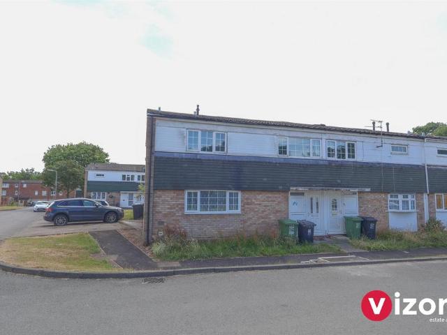 4 bedroom end of terrace house for sale