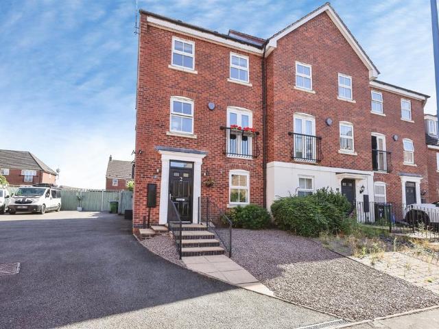 4 bedroom end of terrace house for sale