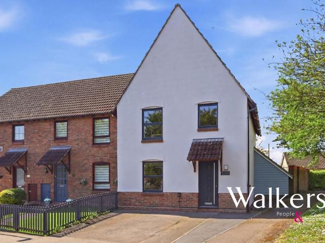 4 bedroom end of terrace house for sale