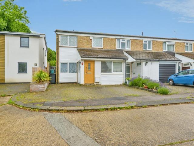 4 bedroom end of terrace house for sale