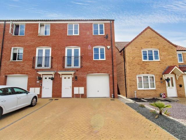 4 bedroom end of terrace house for sale