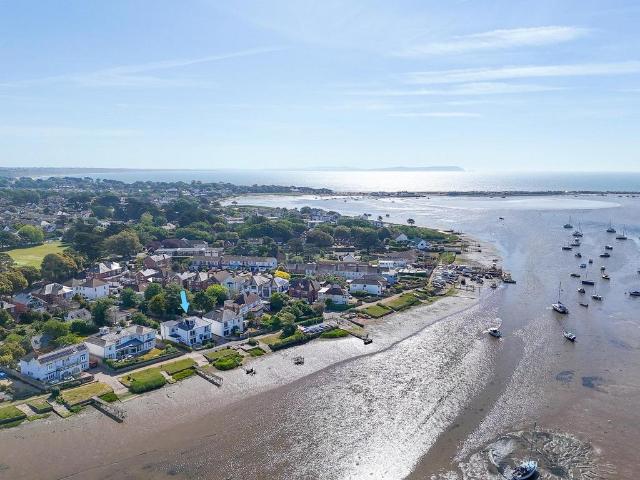 4 bedroom end of terrace house for sale