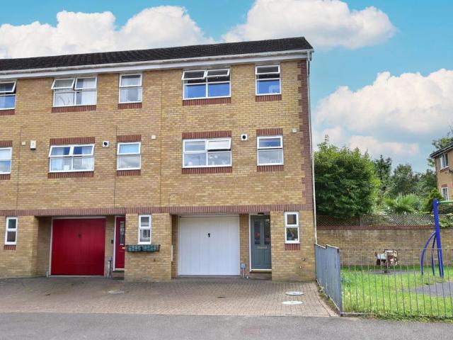 4 bedroom end of terrace house for sale