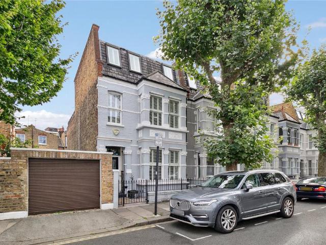 4 bedroom end of terrace house for sale