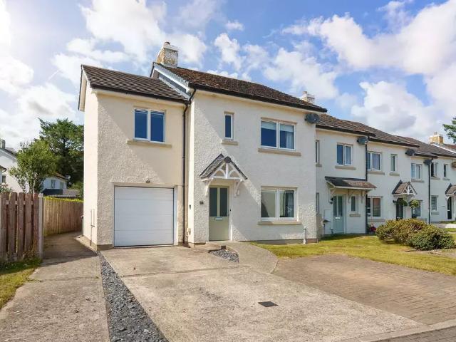 4 bedroom end of terrace house for sale
