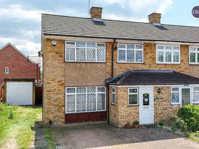 4 bedroom end of terrace house for sale
