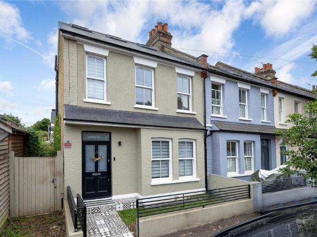 4 bedroom end of terrace house for sale