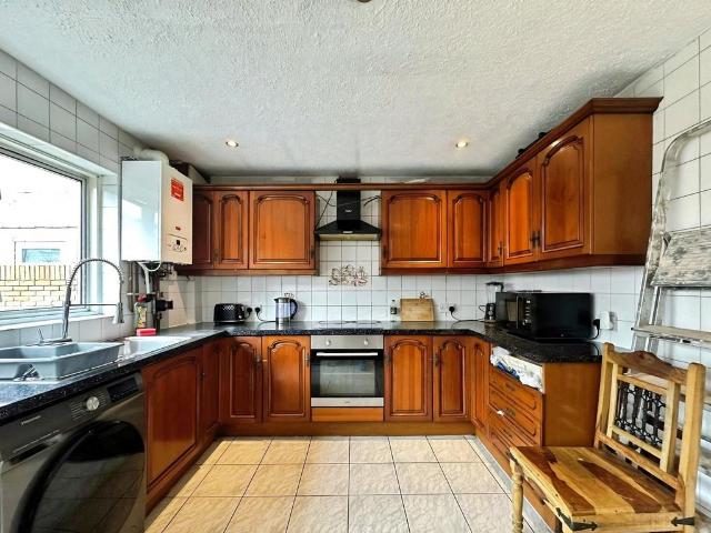 4 bedroom end of terrace house for sale