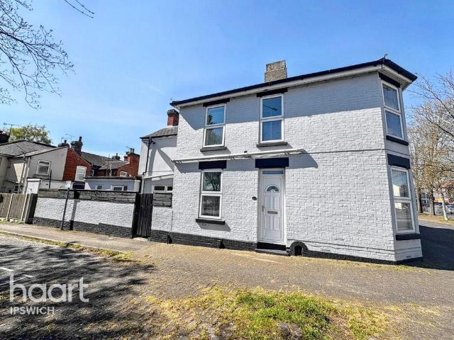 4 bedroom end of terrace house for sale