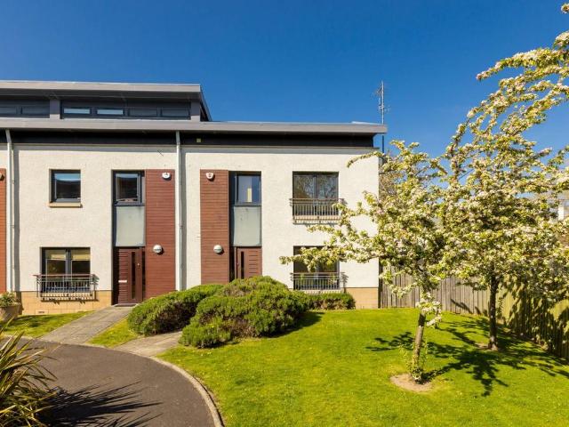 4 bedroom end of terrace house for sale