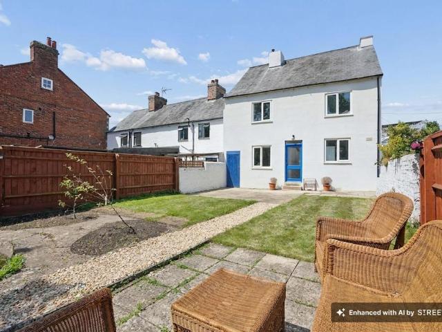 4 bedroom end of terrace house for sale