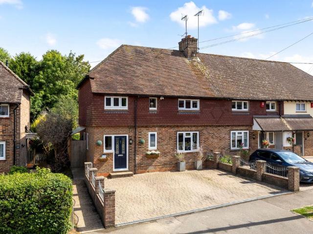 4 bedroom end of terrace house for sale