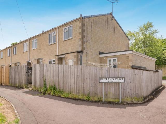 4 bedroom end of terrace house for sale