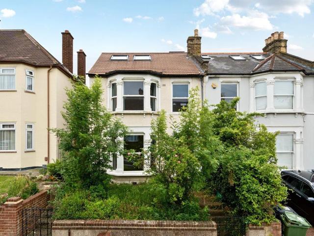 4 bedroom end of terrace house for sale