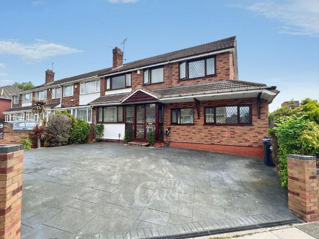 4 bedroom end of terrace house for sale