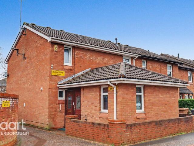 4 bedroom end of terrace house for sale