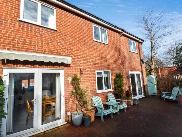 4 bedroom end of terrace house for sale