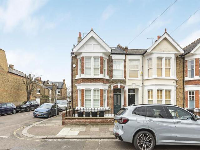 4 bedroom end of terrace house for sale