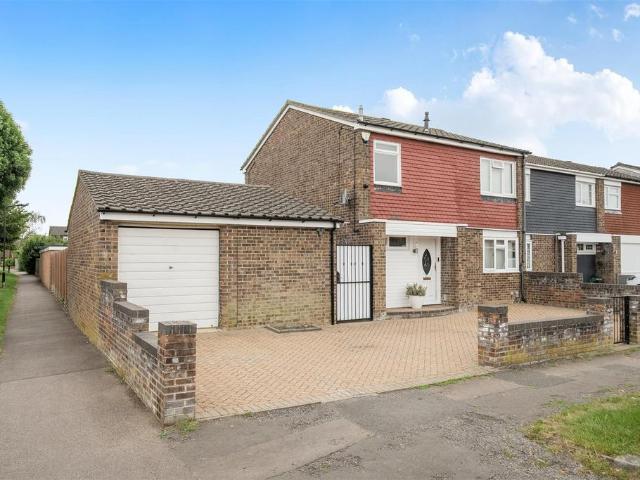 4 bedroom end of terrace house for sale