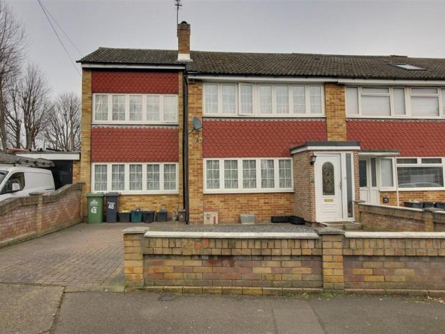 4 bedroom end of terrace house for sale