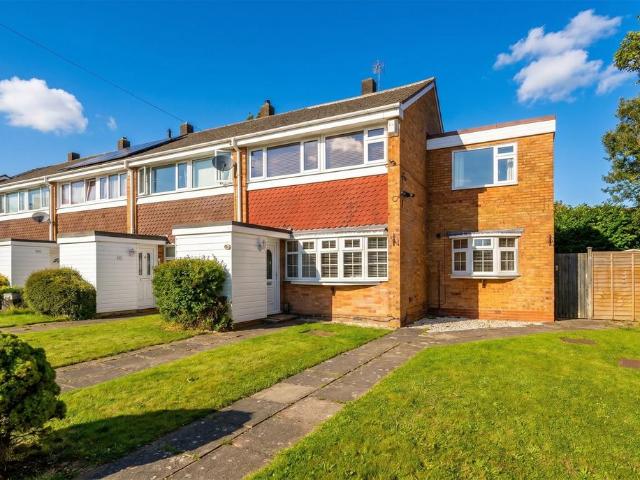 4 bedroom end of terrace house for sale