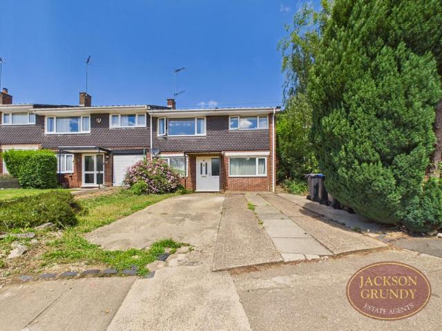 4 bedroom end of terrace house for sale