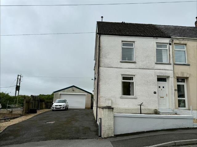 4 bedroom end of terrace house for sale