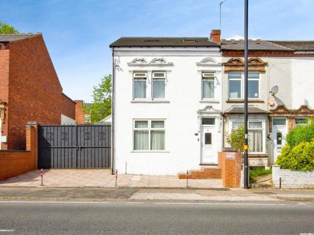 4 bedroom end of terrace house for sale