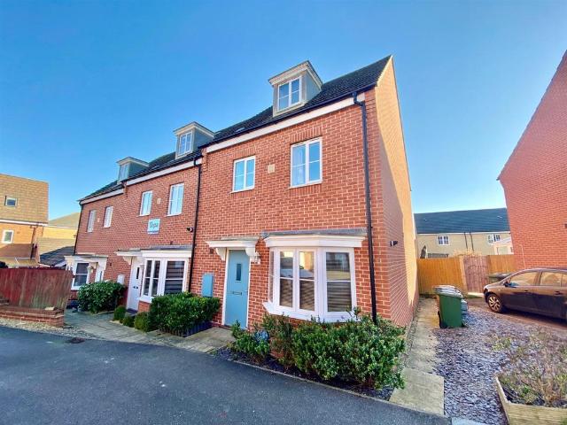 4 bedroom end of terrace house for sale