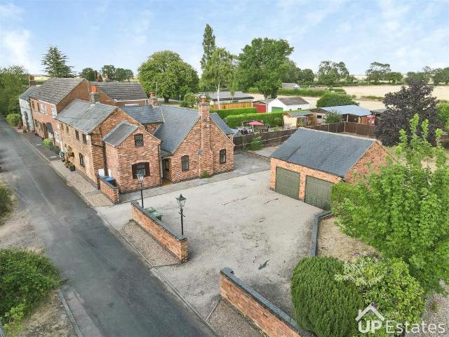 4 bedroom end of terrace house for sale