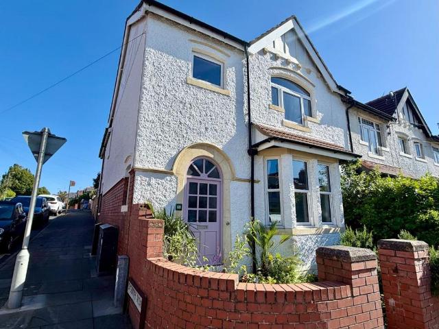 4 bedroom end of terrace house for sale