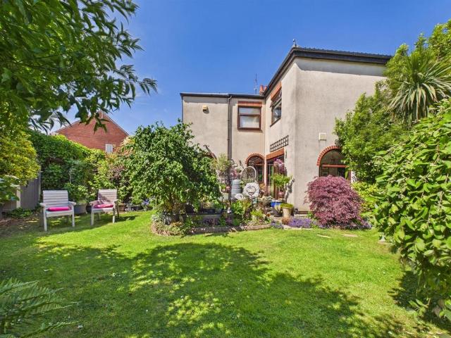 4 bedroom end of terrace house for sale