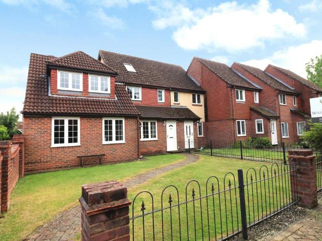 4 bedroom end of terrace house for sale