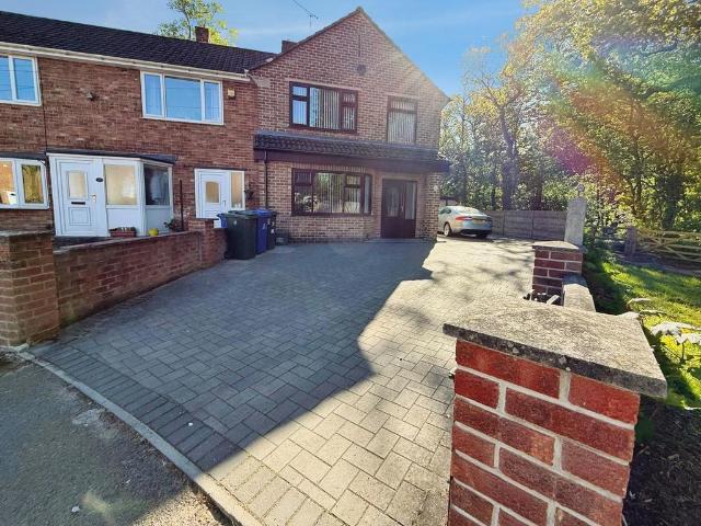 4 bedroom end of terrace house for sale