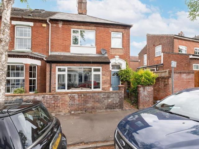4 bedroom end of terrace house for sale