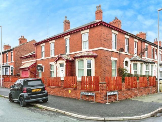 4 bedroom end of terrace house for sale