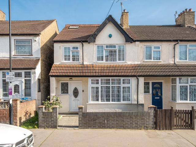 4 bedroom end of terrace house for sale