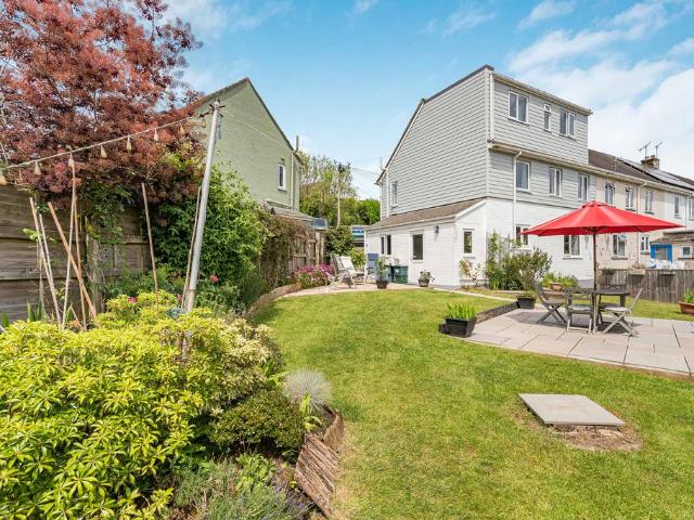 4 bedroom end of terrace house for sale