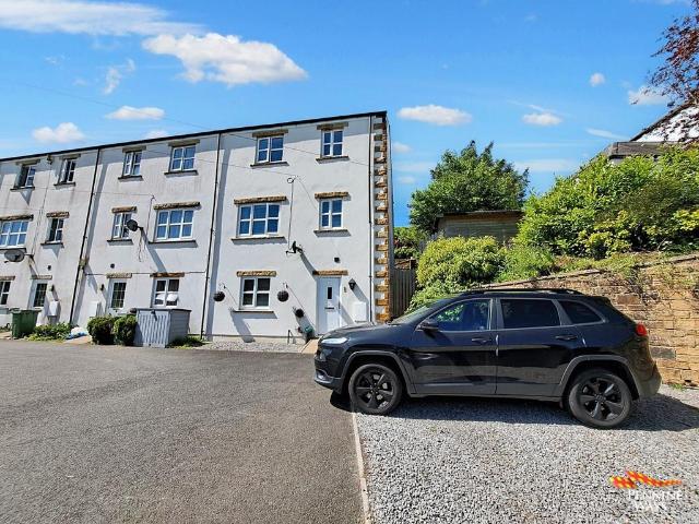4 bedroom end of terrace house for sale
