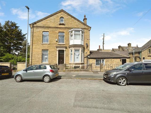 4 bedroom end of terrace house for sale
