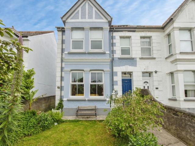 4 bedroom end of terrace house for sale