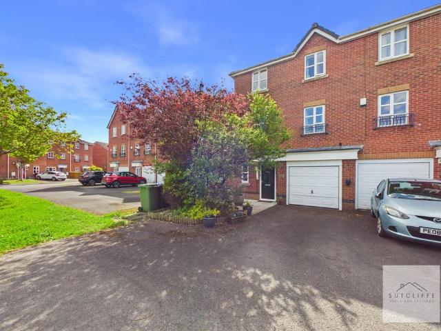 4 bedroom end of terrace house for sale