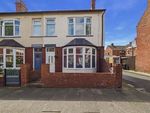4 bedroom end of terrace house for sale