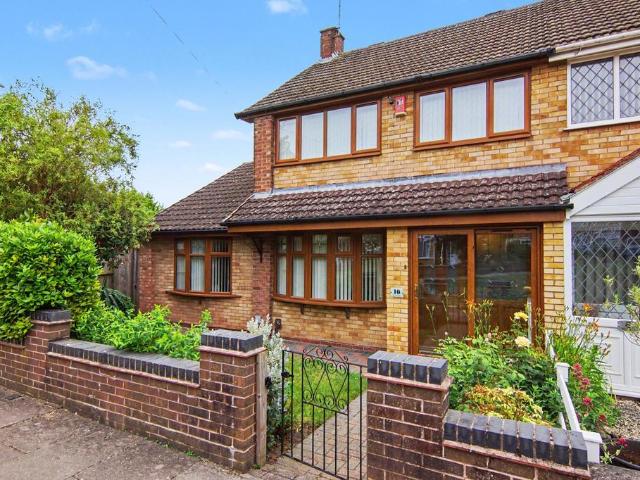 4 bedroom end of terrace house for sale