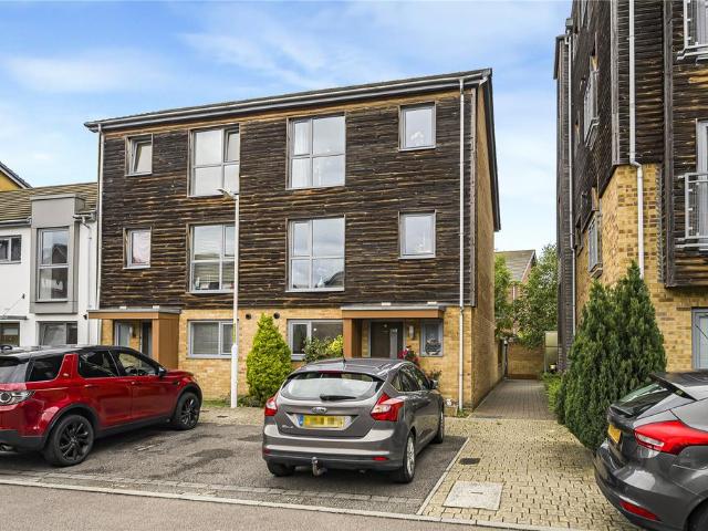 4 bedroom end of terrace house for sale