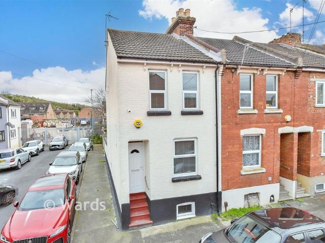 4 bedroom end of terrace house for sale